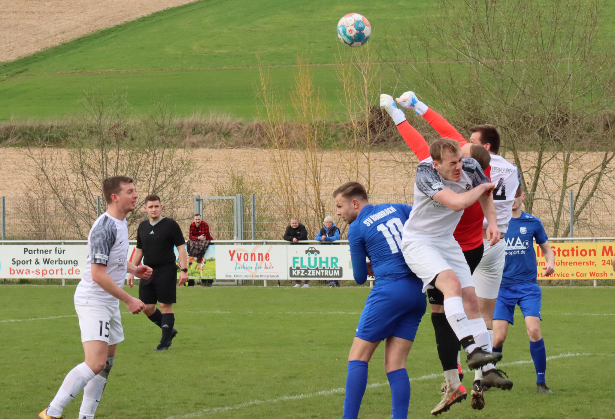 SVR rückt nach glücklichem 3:2-Erfolg über starke Stebbacher auf Platz ...